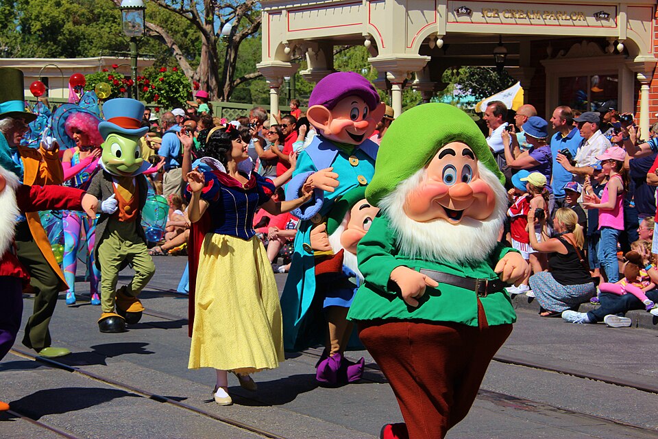 Disney World Florida Itinerary 2026 | Park Hopping Tips